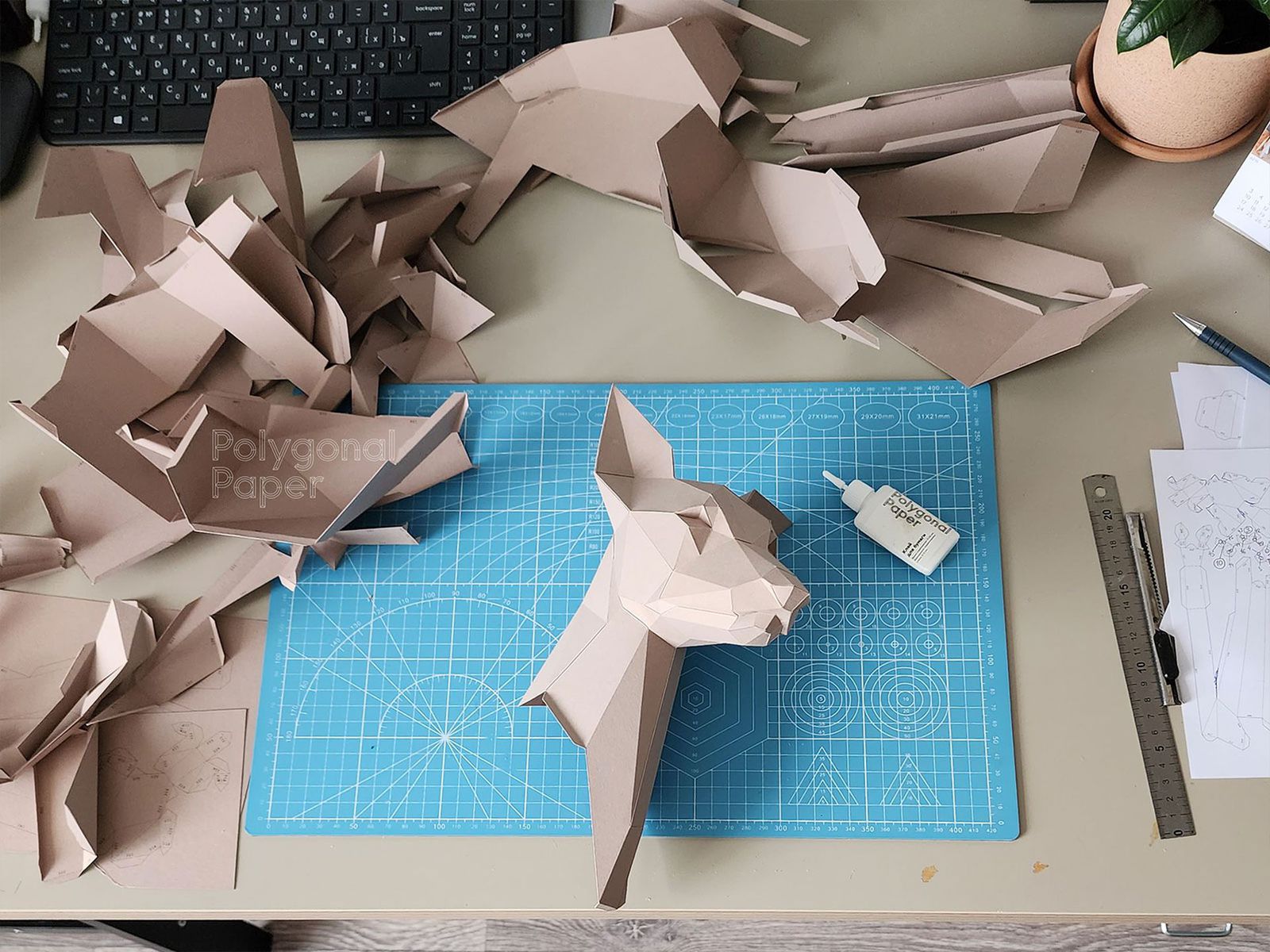 Polygonal Paper — Whippet: Papercraft Scheme for Printing
